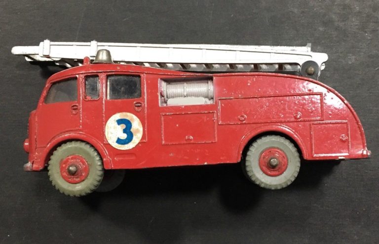 dinky supertoys 955 Red fire engine with extending ladder Very Nice ...